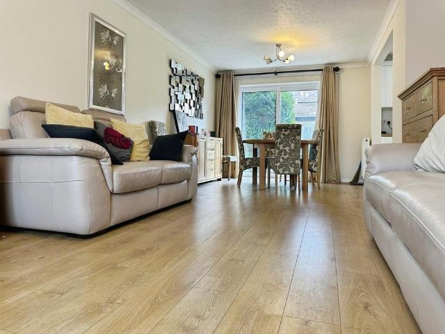 4 bedroom detached house to rent