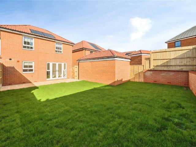 4 bedroom detached house to rent