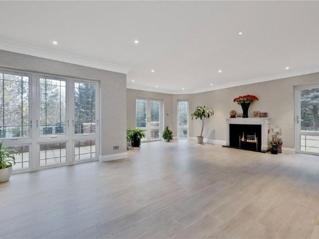 4 bedroom detached house to rent