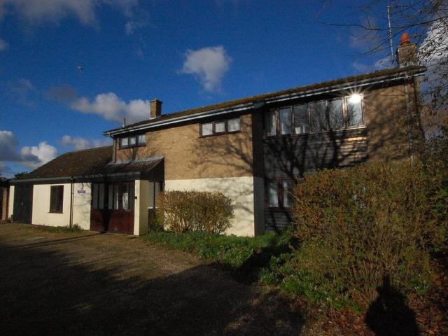 4 bedroom detached house to rent