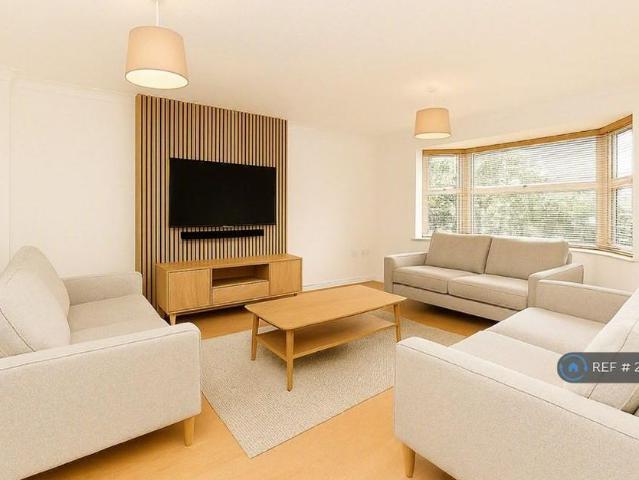 4 bedroom detached house to rent