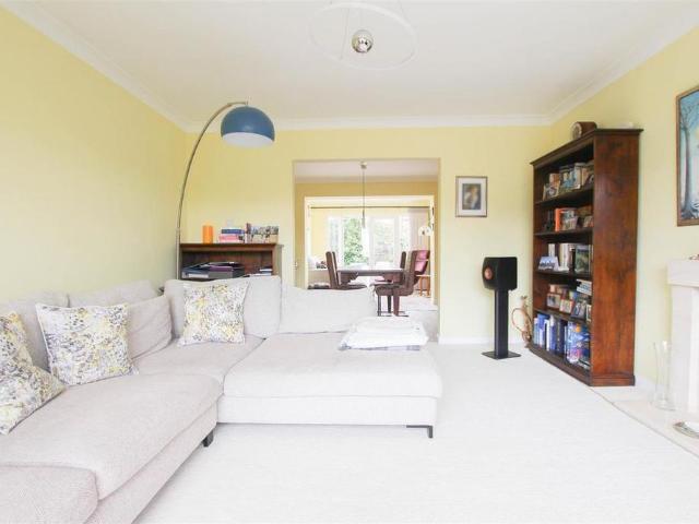 4 bedroom detached house to rent