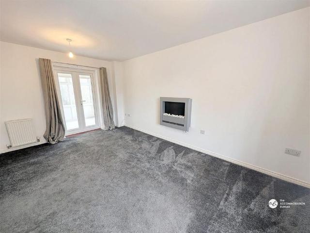4 bedroom detached house to rent