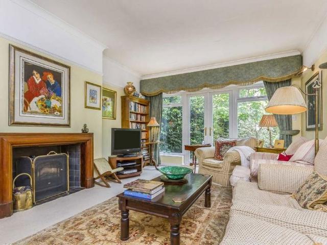 4 bedroom detached house to rent