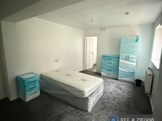 4 bedroom detached house to rent
