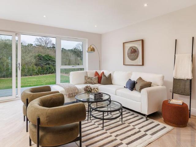 4 bedroom detached house to rent