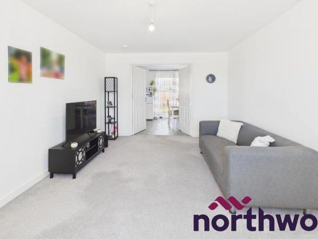 4 bedroom detached house to rent