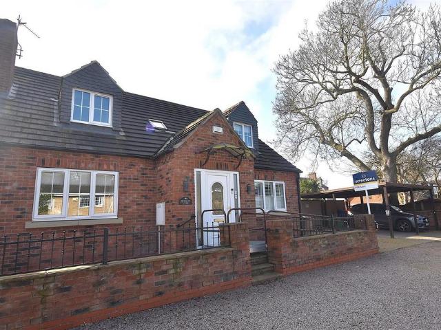 4 bedroom detached house to rent