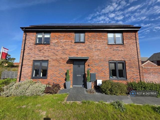 4 bedroom detached house to rent