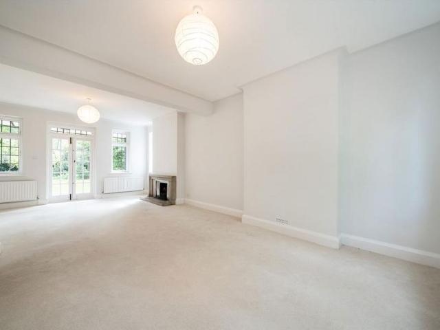 4 bedroom detached house to rent