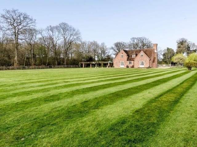 4 bedroom detached house to rent