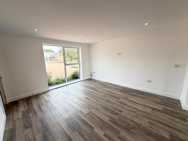 4 bedroom detached house to rent