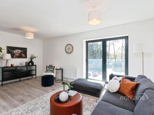 4 bedroom detached house to rent