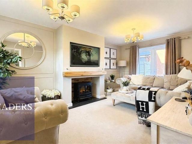 4 bedroom detached house to rent
