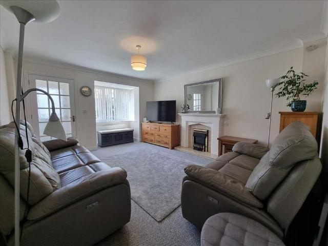 4 bedroom detached house to rent