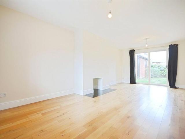 4 bedroom detached house to rent