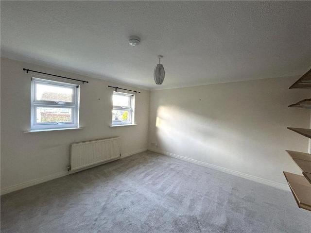 4 bedroom detached house to rent