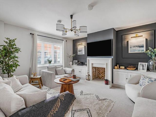4 bedroom detached house to rent
