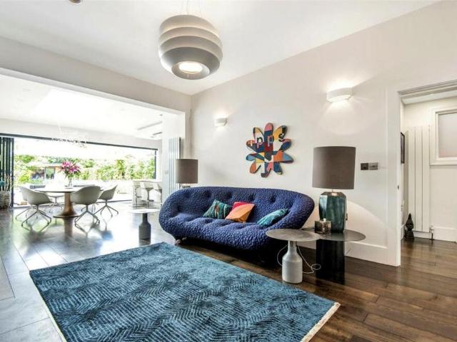 4 bedroom detached house to rent