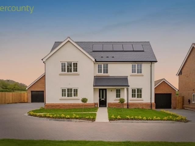 4 bedroom detached house to rent