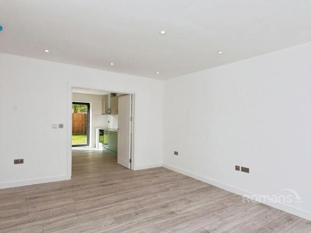 4 bedroom detached house to rent