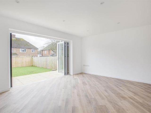 4 bedroom detached house to rent