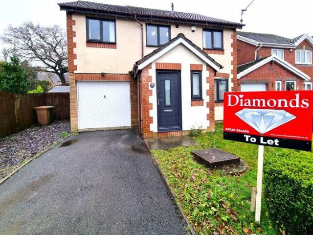 4 bedroom detached house to rent