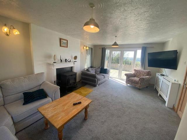 4 bedroom detached house to rent