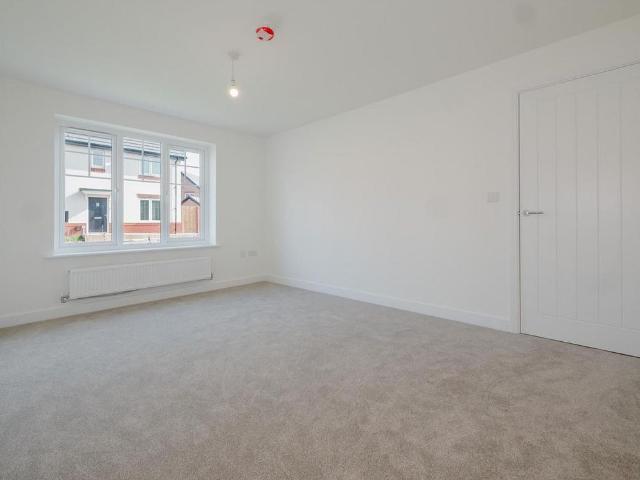 4 bedroom detached house to rent