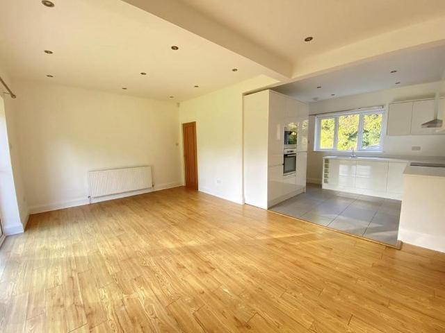4 bedroom detached house to rent