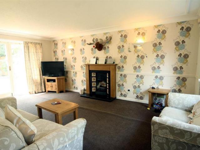 4 bedroom detached house to rent