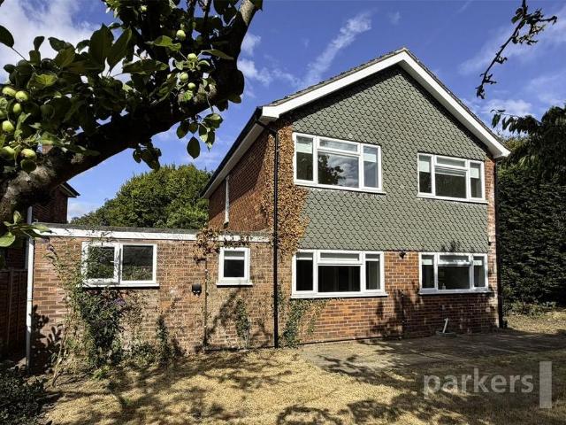 4 bedroom detached house to rent