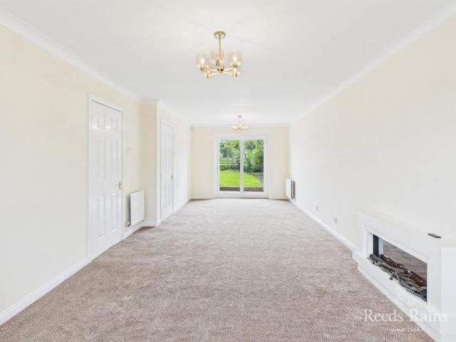 4 bedroom detached house to rent