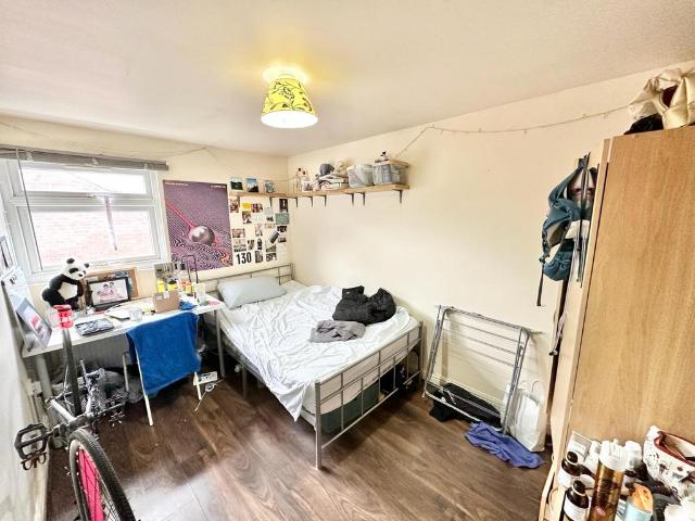 4 bedroom detached house to rent