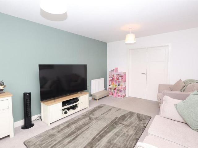 4 bedroom detached house to rent