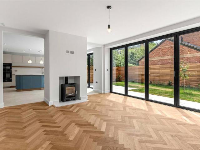 4 bedroom detached house to rent