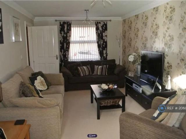 4 bedroom detached house to rent