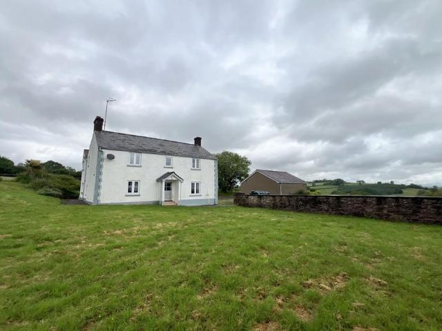 4 bedroom detached house to rent