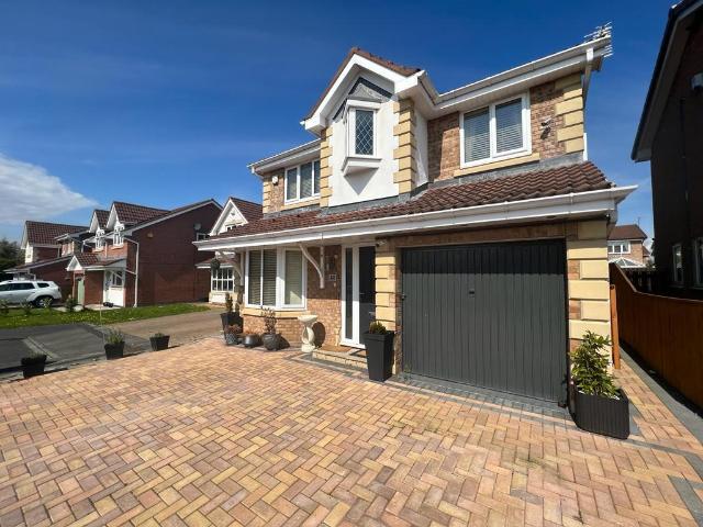 4 bedroom detached house to rent