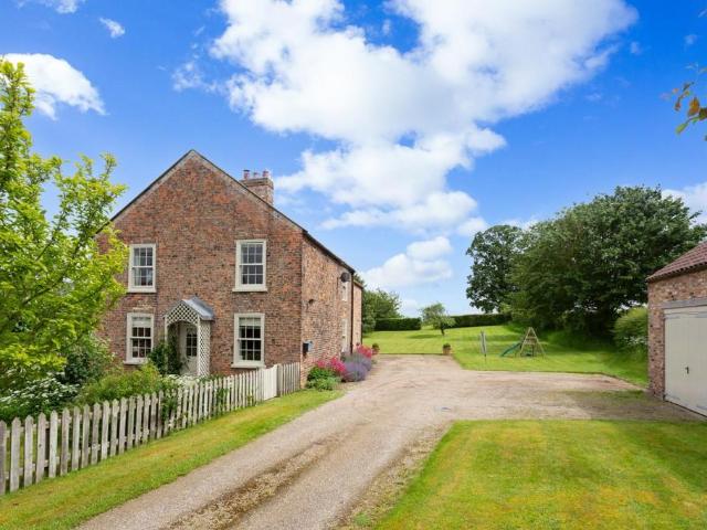 4 bedroom detached house to rent