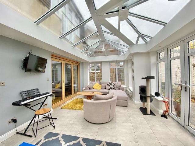 4 bedroom detached house to rent