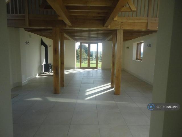 4 bedroom detached house to rent