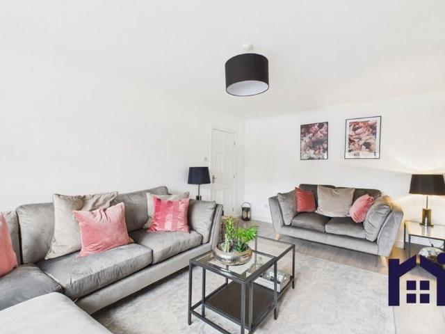 4 bedroom detached house to rent