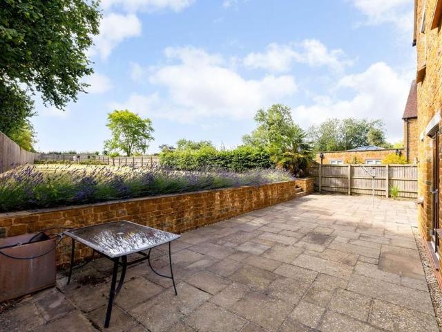 4 bedroom detached house to rent