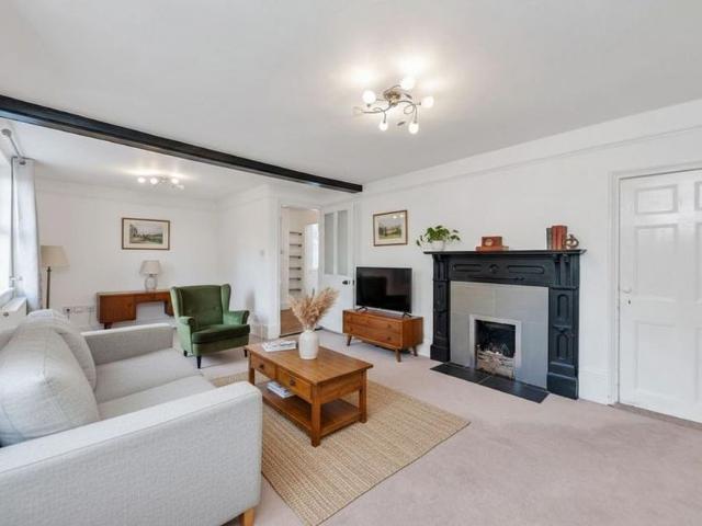 4 bedroom detached house to rent