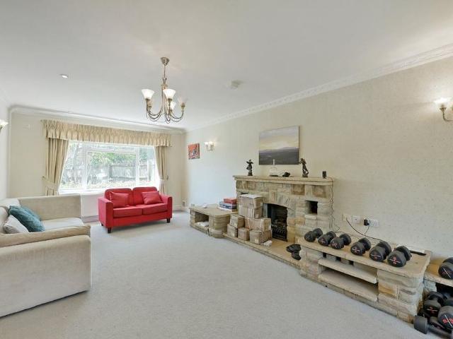4 bedroom detached house to rent
