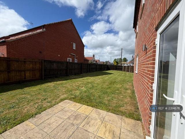 4 bedroom detached house to rent