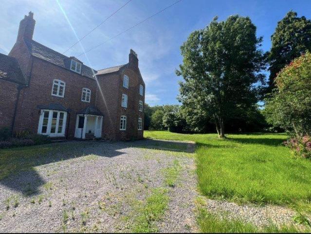 4 bedroom detached house to rent