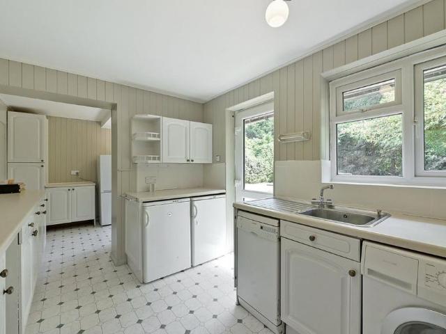 4 bedroom detached house to rent