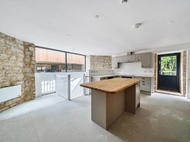 4 bedroom detached house to rent
